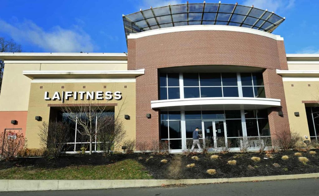 Difference Between La Fitness Signature Club Vs Regular [2024]